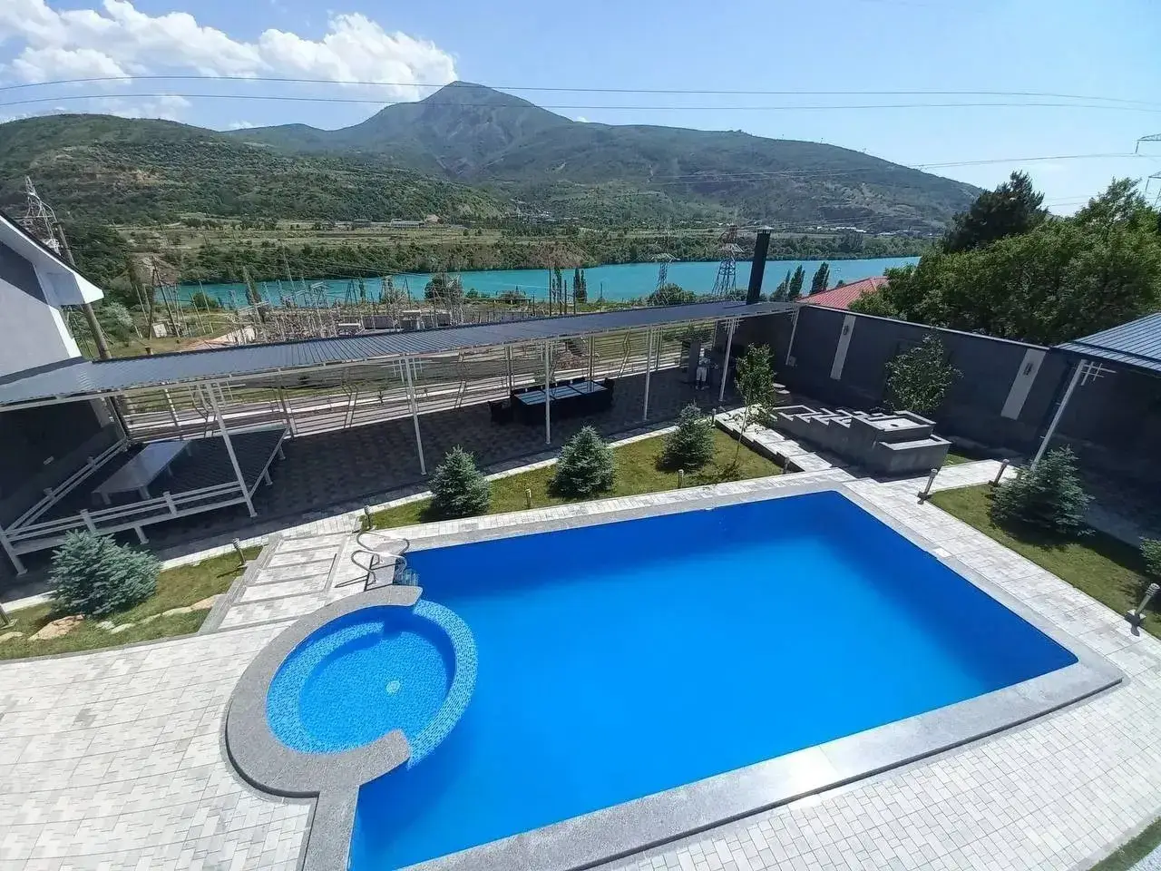 Hi-Tech Priroda – Chorvoqda 4 xonali, 12 kishilik dacha